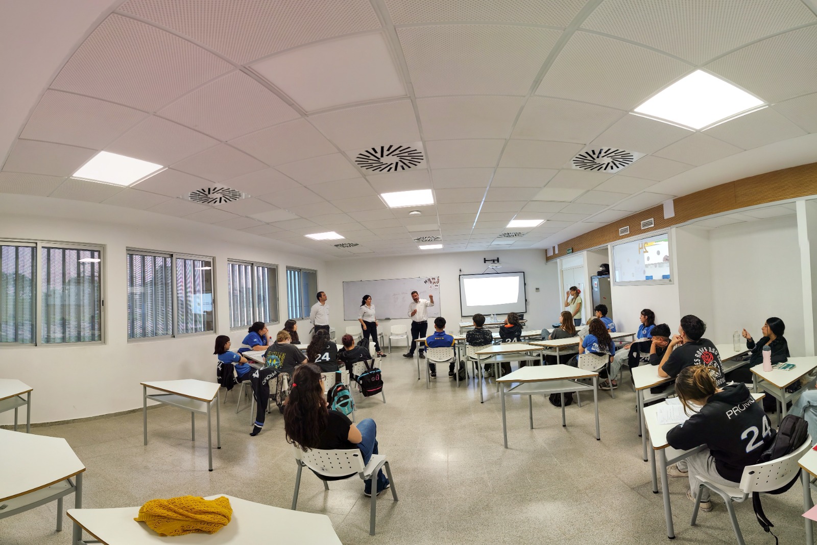 Visitamos la Escuela PROA-UNVM: Brindamos charlas sobre el cuidado del recurso y proceso del ...